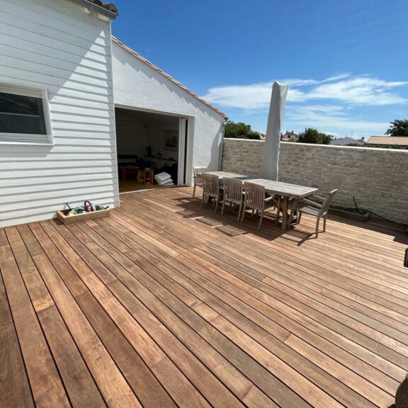 Terrasse en Itauba : Bois Exotique pour Aménagement Extérieur